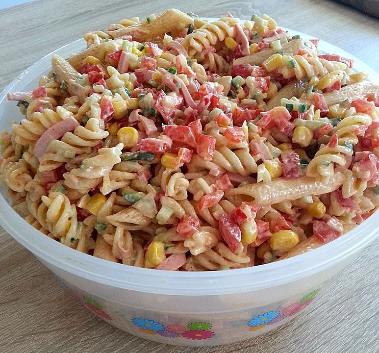 LECKER! 11 Gerichte, die in den 80ern auf keiner Party fehlen durften