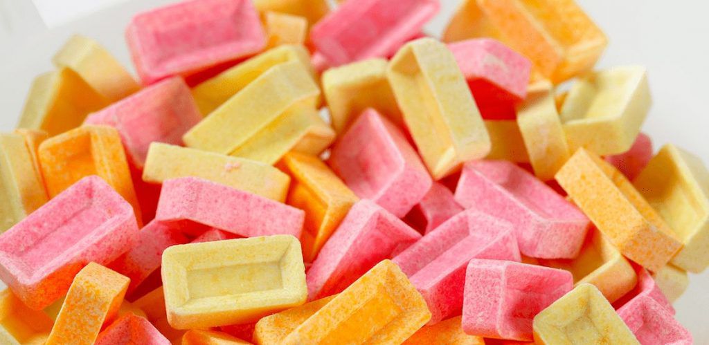 LECKER! 11 Gerichte, die in den 80ern auf keiner Party fehlen durften