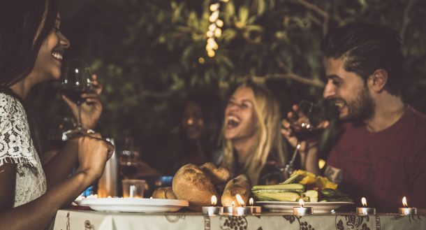 Die 15 leckersten Partygerichte der 70er Jahre