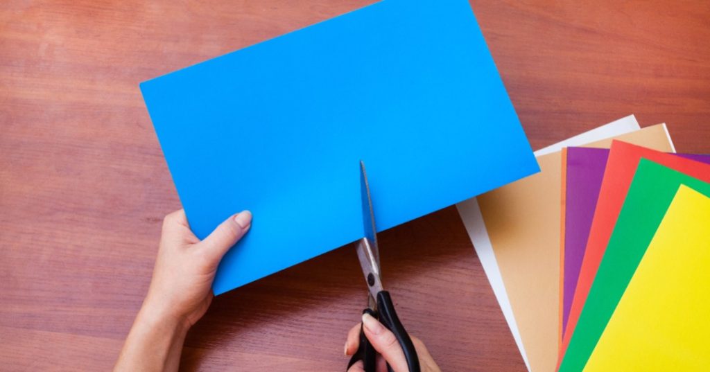 25 ikonische Charaktere, gebastelt mit Papier, Schere und Klebstoff!